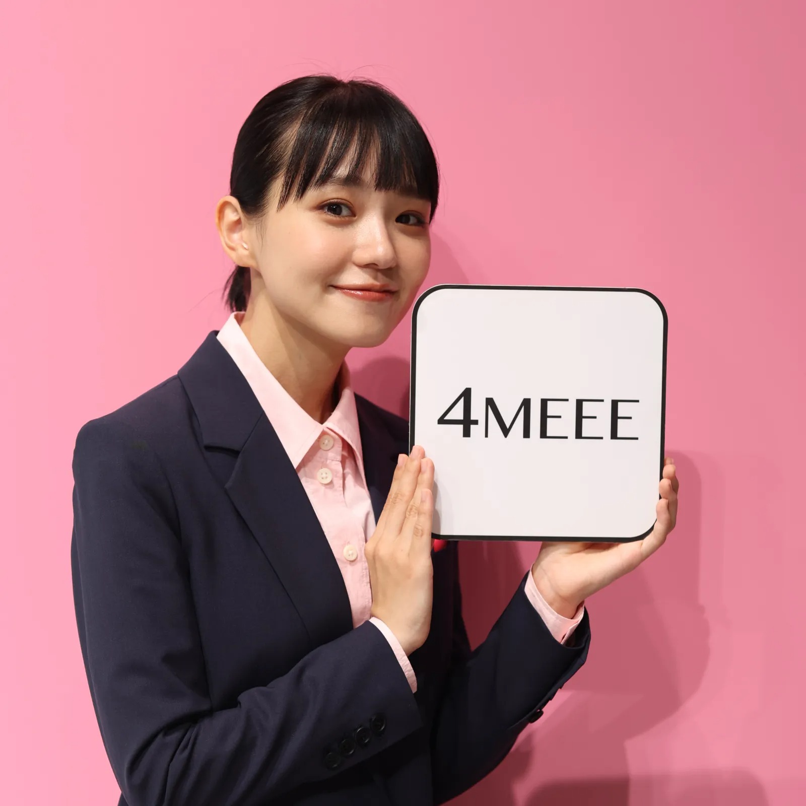 奈緒さんインタビュー | 4MEEE.INC